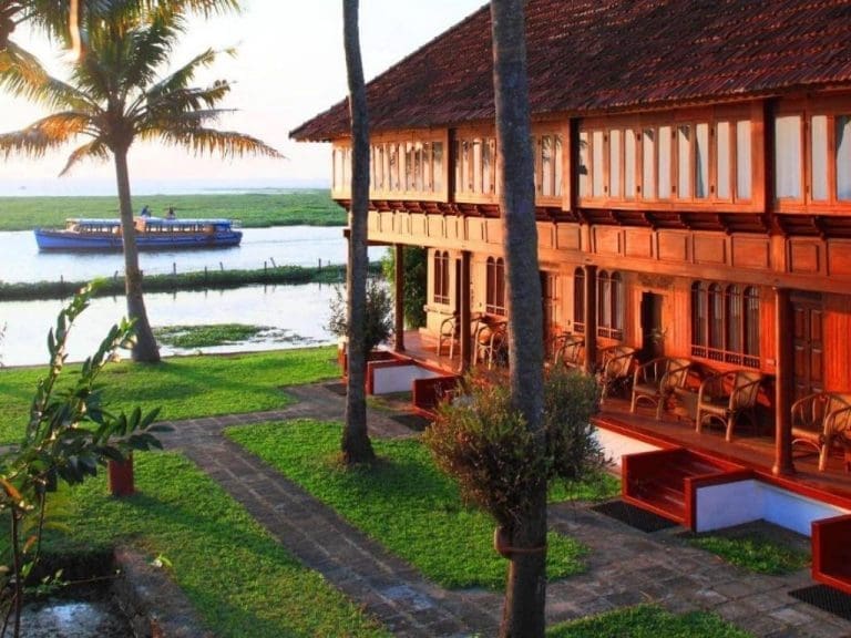 Top 10 Must-stay Best Backwater Resorts In Kerala – Iris Holidays