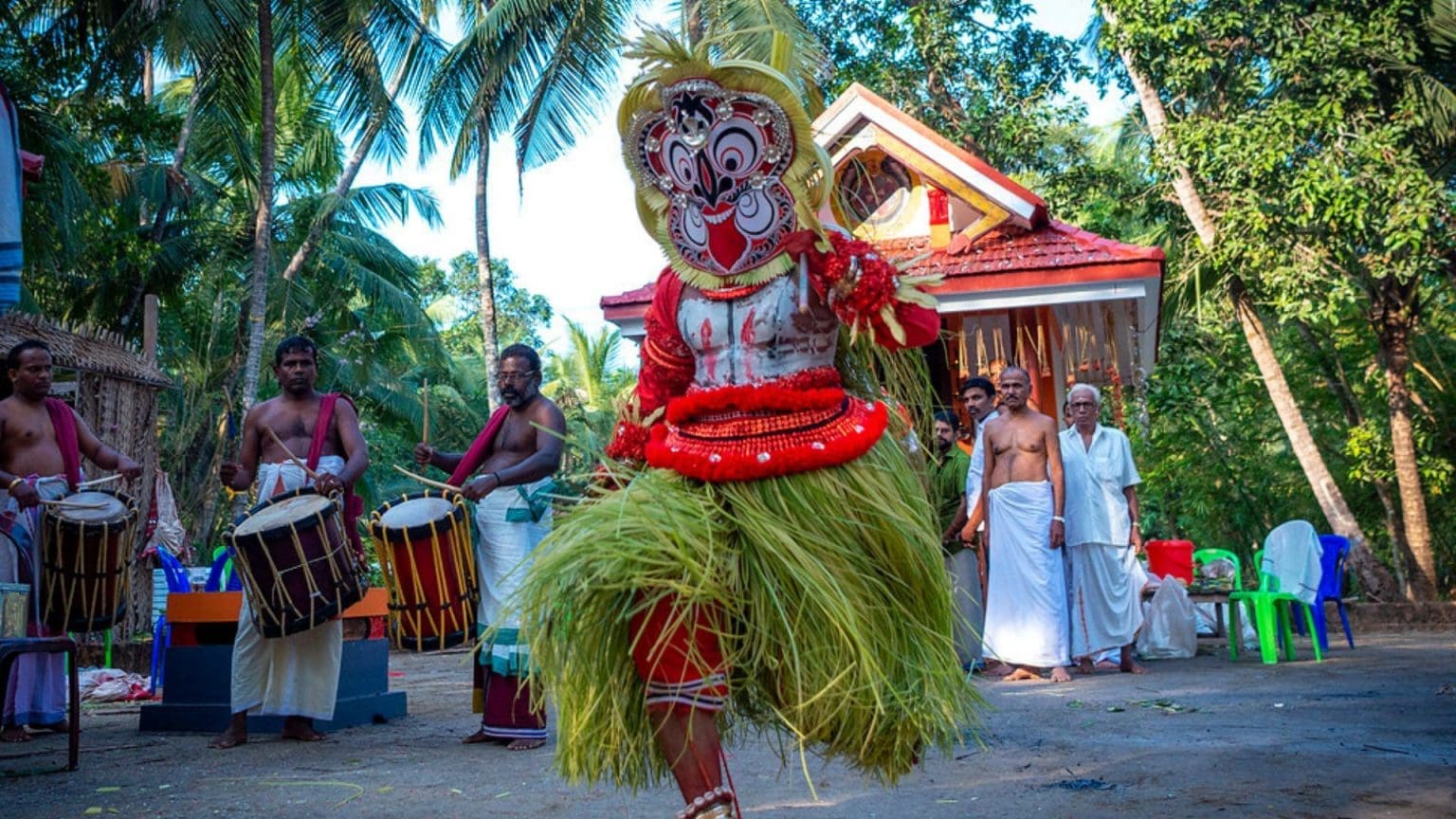 12 Major Types Of Theyyam- Photos, Names And How To Watch? – Iris Holidays