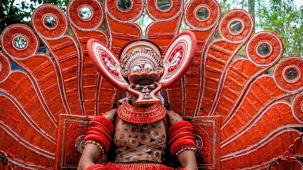 12 Major Types Of Theyyam- Photos, Names And How To Watch? – Iris Holidays
