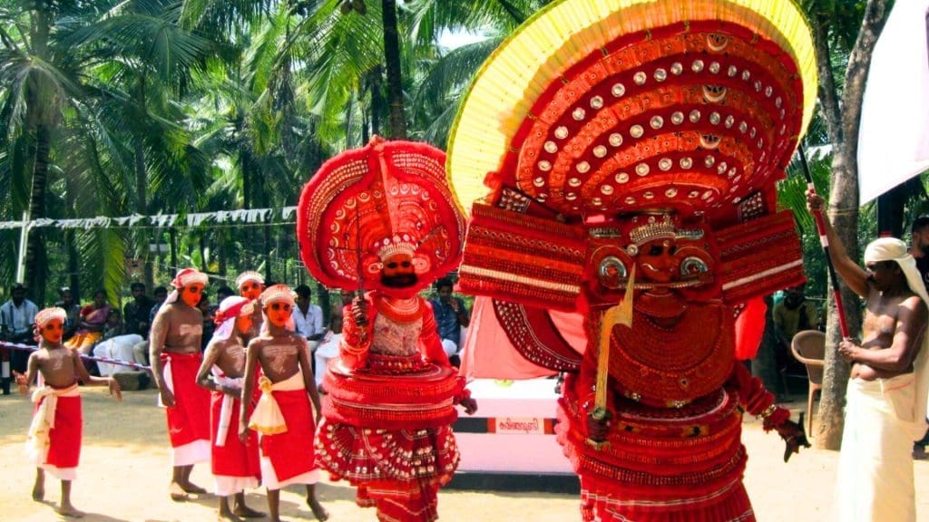 12 Major Types Of Theyyam- Photos, Names And How To Watch? – Iris Holidays