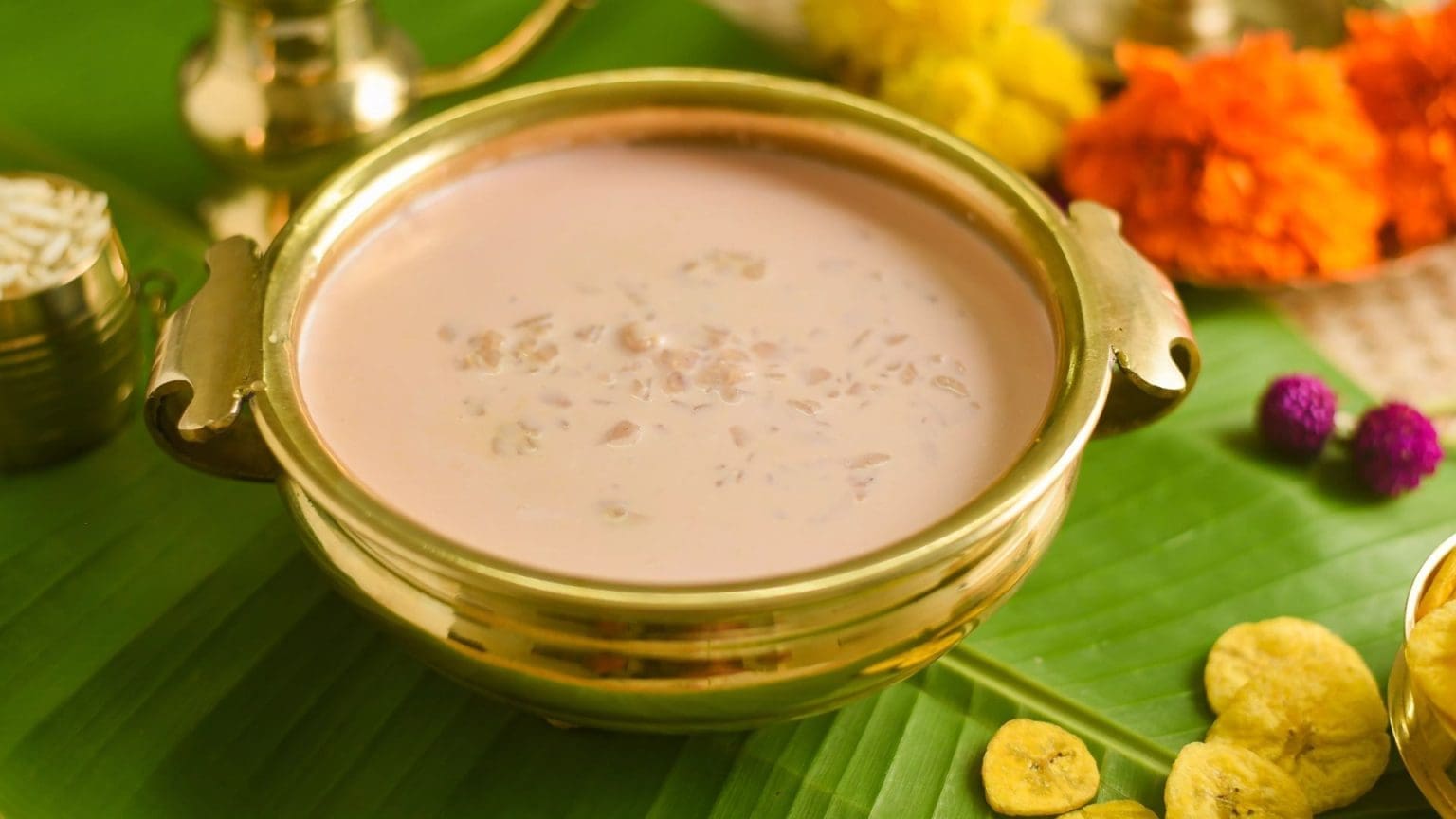 Kerala Sadhya Guide-Dishes, Banana Leaf Etiquette & How To Eat It ...